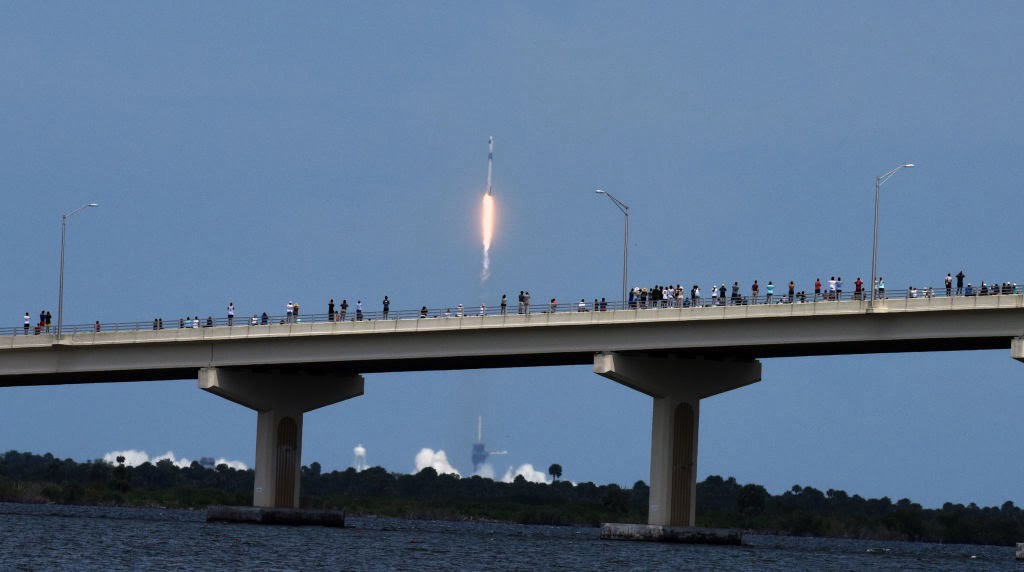 Los cohetes de SpaceX están diseñados para que puedan volverse a usar ...
